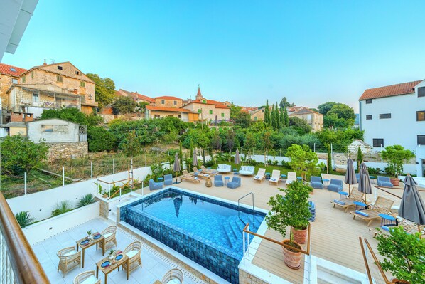 Apartamento luxo, vista para a piscina | Vista para o jardim