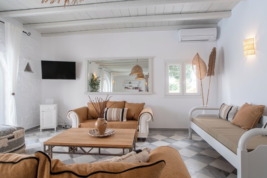 Luxury Cycladic Cave Villa: Private Pool, Jacuzzi & Garden Oasis - Paros