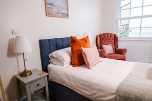 Quarto solteiro conforto | Escrivaninha, espaço de trabalho para notebook, Wi-Fi de cortesia