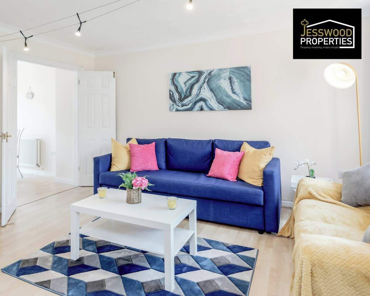 Contractors Home 3 Bed 2.5 Bath | Parking | Wifi - Dunstable