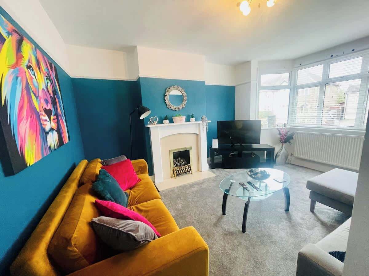 Contractor Friendly | 2 Bath |Free Parking | Wifi - Luton