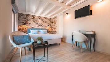 Quarto casal superior, varanda, vista para o pátio | Escrivaninha, quartos à prova de som, Wi-Fi de cortesia