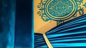 Quartos à prova de som, ferros/tábuas de passar roupa, Wi-Fi de cortesia
