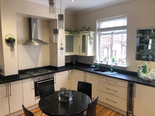Darlington Delight - Spacious 3 Bedroom House - Darlington