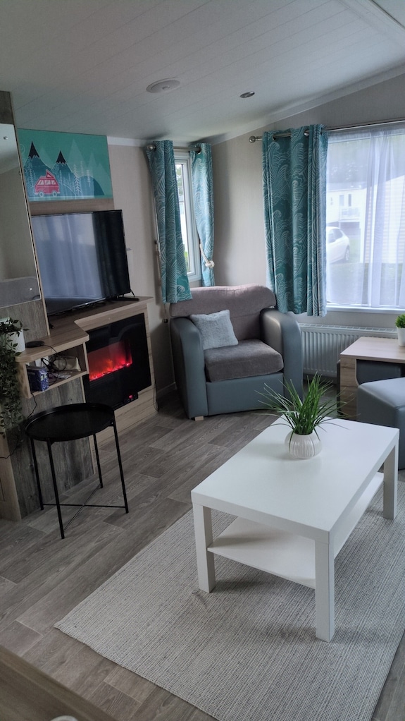 Cozy 2-bedroom Caravan In Seton Sands! It Has Wifi And Close To The Beach - East Lothian