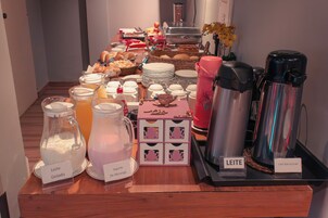 Café da manhã self-service grátis todos os dias