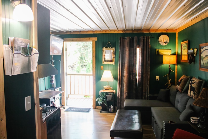 New! #1 ~ Modern Hunting One Room Cabin ~ Wheelchair Accessible - Cross Timbers State Park, Toronto