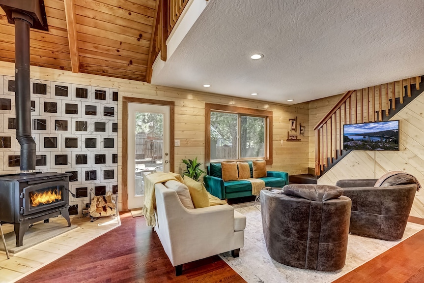 Rustic Haven - Hot Tub & Pet Friendly - Grover Hot Springs State Park, Markleeville