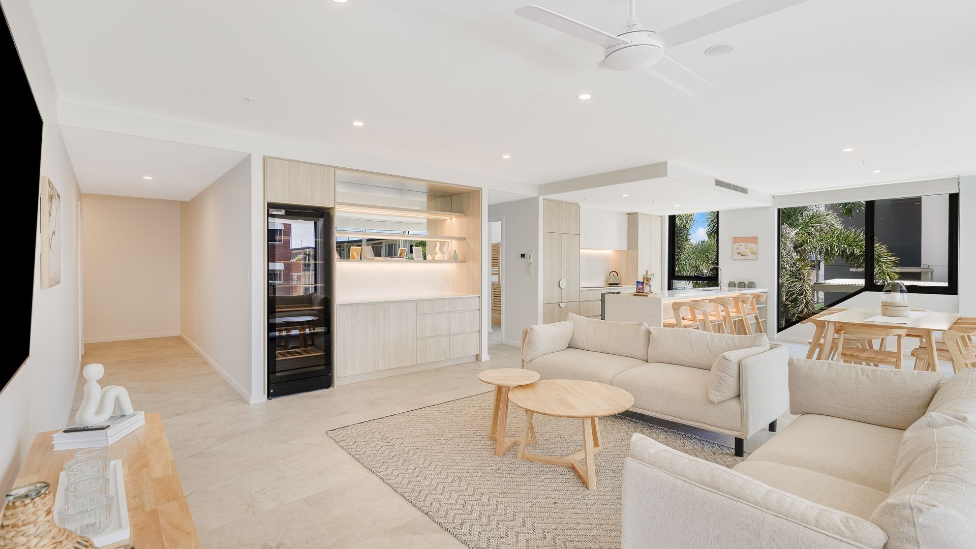 Sol Apartments Unit 602 - Modern 3 Bedroom Apartment Close To The Beach In Coolangatta - Free Wi-fi - Coolangatta