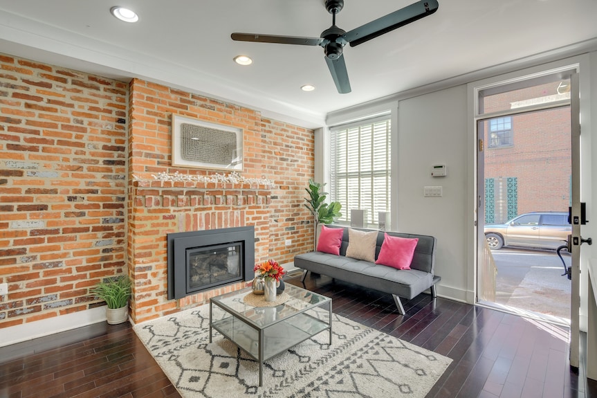 Rooftop Patio W/ View: Baltimore Retreat - Towson, MD