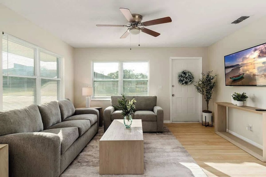 Zephyrhills Comfort Duplex | 2 Bed 2 Bath ️ - Epperson Lagoon, Wesley Chapel