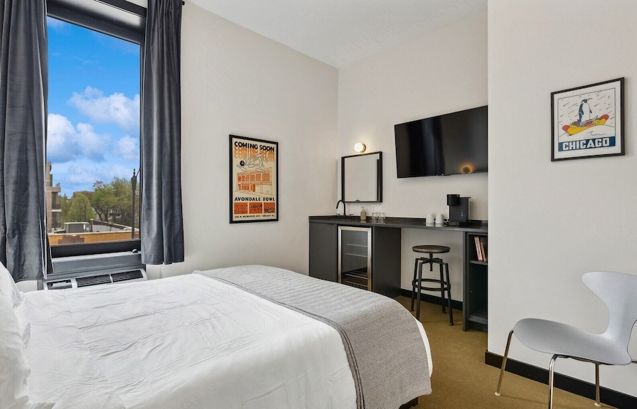 Logan Square Sro Hotel Room 303 - Chicago, IL
