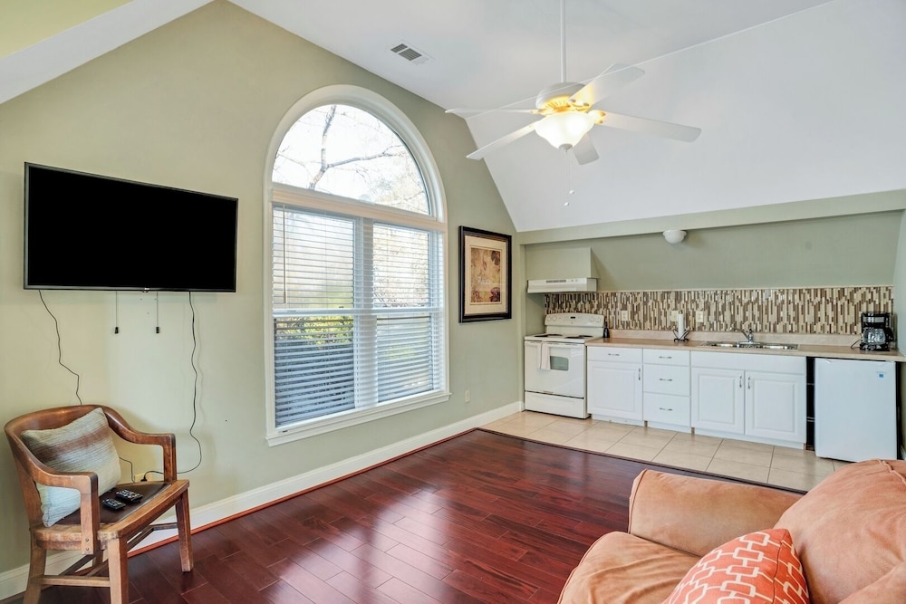 Lux Apartment With Lake Views: Privacy And Wi-fi - Lexington, SC