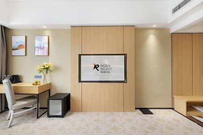 Yining Development Zone Licheng Ruixuan Hotel (Yining Airport)