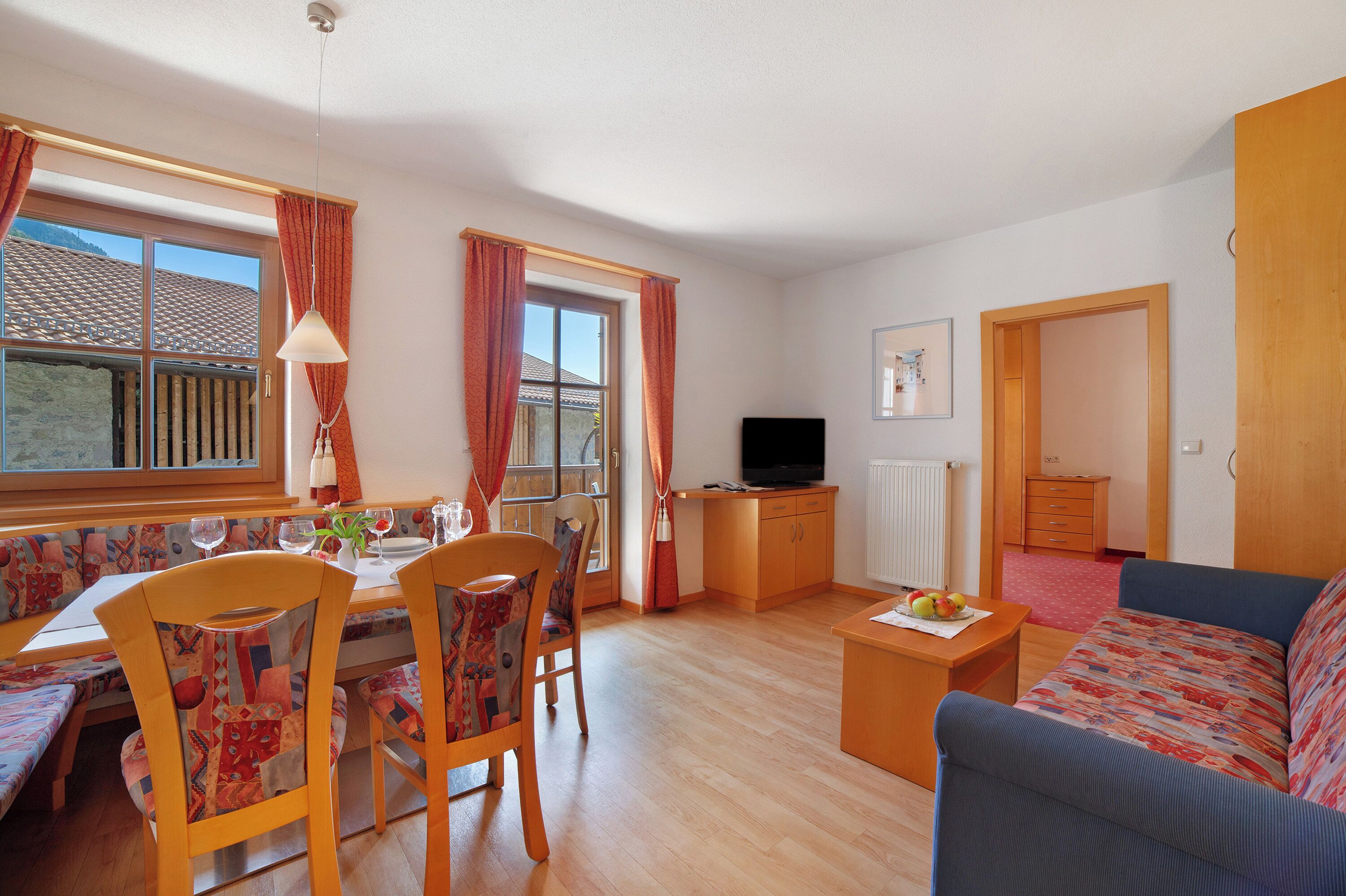 Wiedmairhof Apartment 'Kaiser Alexander' With East Balcony, Shared Terrace, Shared Garden And Wi-fi - Lana