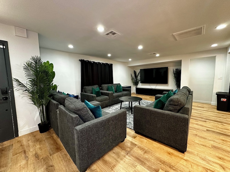 8-bedroom Bed & Breakfast In Welcoming North Las Vegas With Wifi, Ac - Nevada