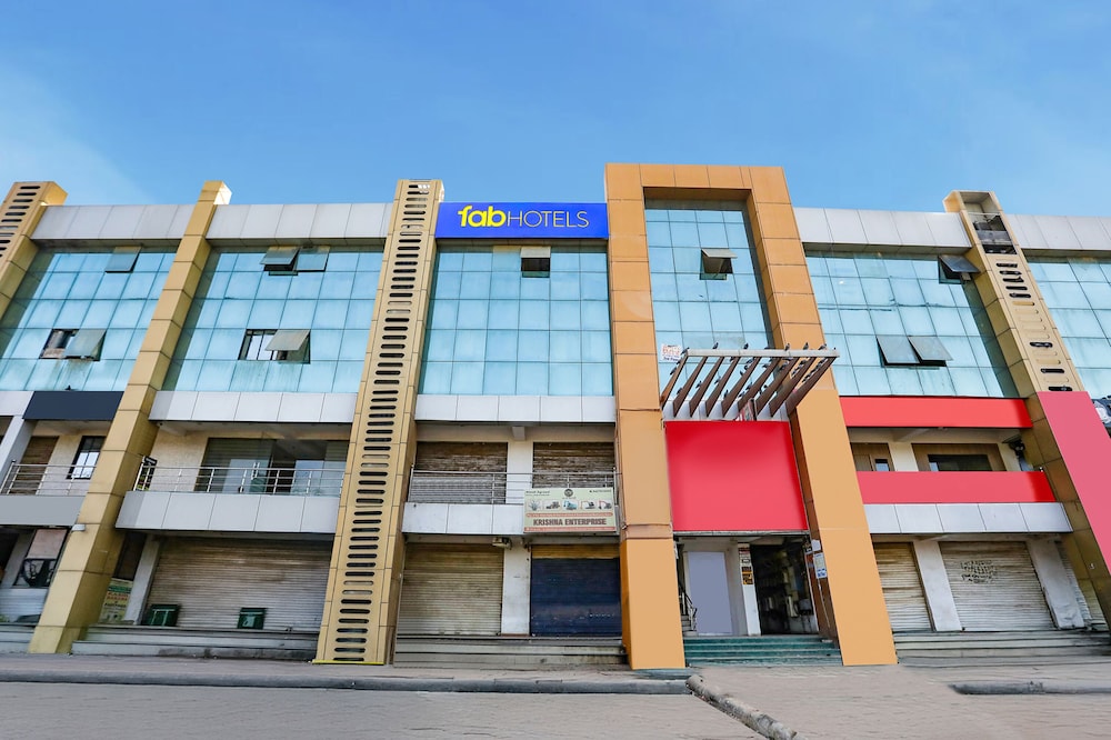 Fabhotel Raj Villa - Ahmedabad