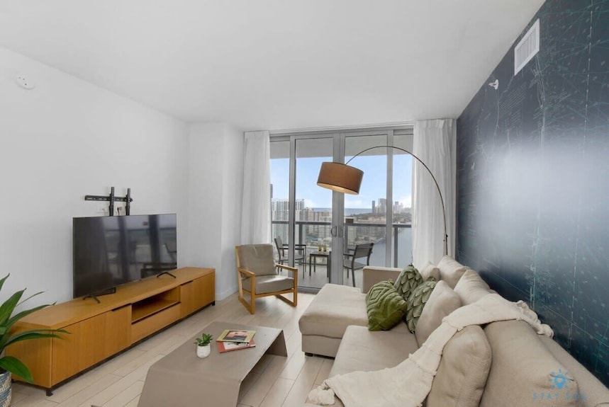 Apt W/amazing Pool, Infinity View And Gym - Sunny Isles Beach, FL