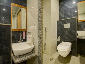 Quarto Duplo Deluxe, Vista para a cidade | Casa de banho