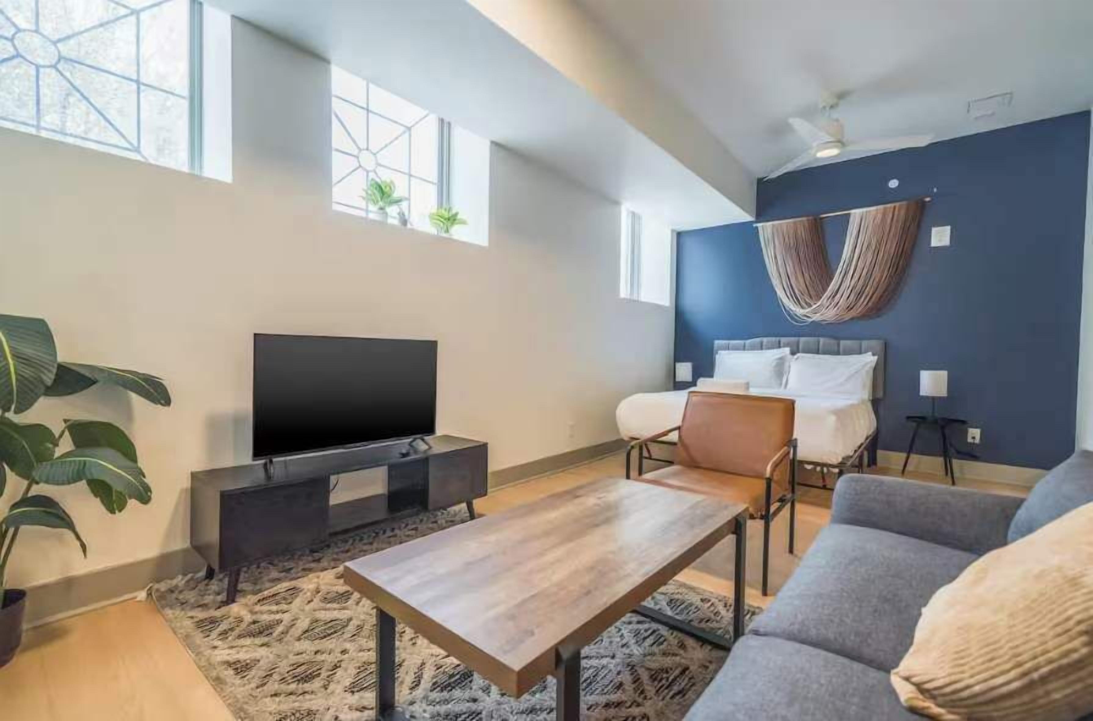 11-unit Cozy Loft W/ Free Parking | Med District - Louisville, KY