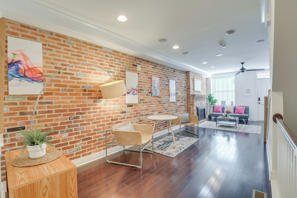 Rooftop Patio W/ View: Baltimore Retreat - Parkville, MD