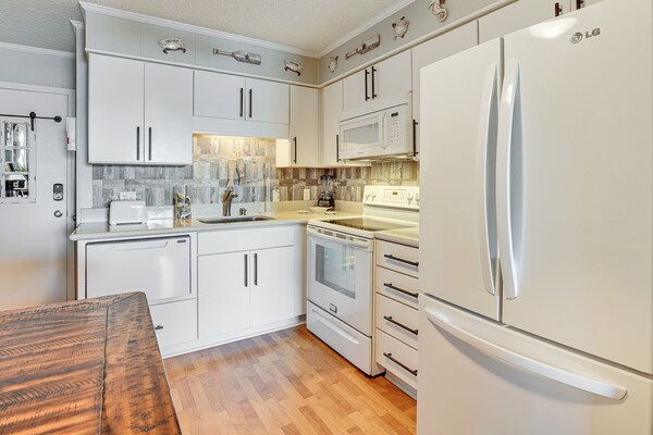 Waterfront Gem W/ Balcony In Garden City - Huntington Beach State Park, Murrells Inlet