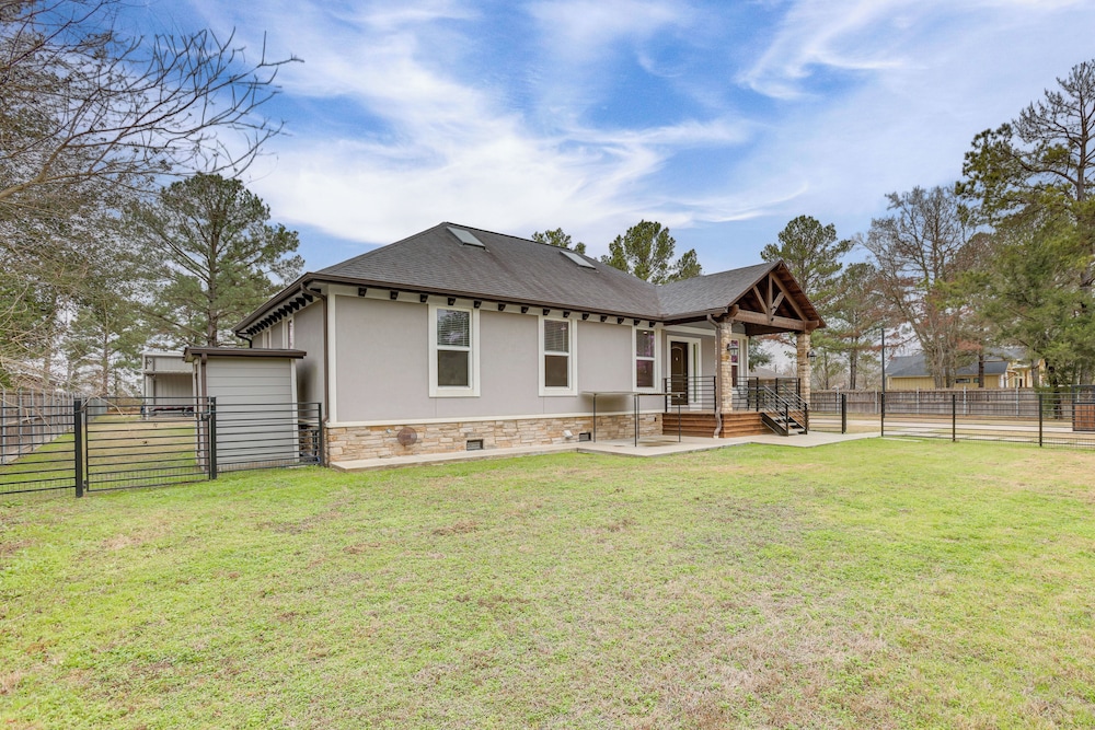 Pets Welcome: Home W/ Deck & Patio In Hockley! - Stagecoach, TX