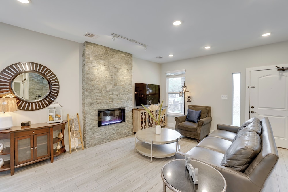 Pets Welcome: Home W/ Deck & Patio In Hockley! - Stagecoach, TX