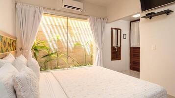 Apartamento Standard, lanai (alpendre havaiano), vista para o jardim | 1 quarto, cofre no quarto, cortinas/cortinados opacos