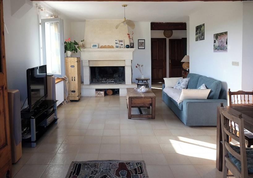 Dans Un Mas Provencal Ancien-appartement Au Calme-vue Sur La Campagne- - Camargue