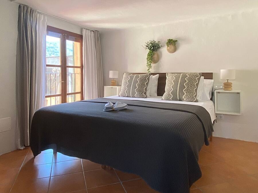 Quarto casal | Escrivaninha, espaço de trabalho para notebook, Wi-Fi de cortesia