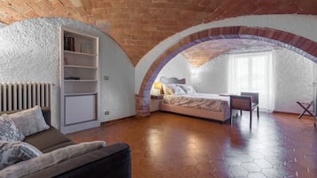 Apartamento Deluxe | Casa de banho | Um polibã, toalhas fornecidas