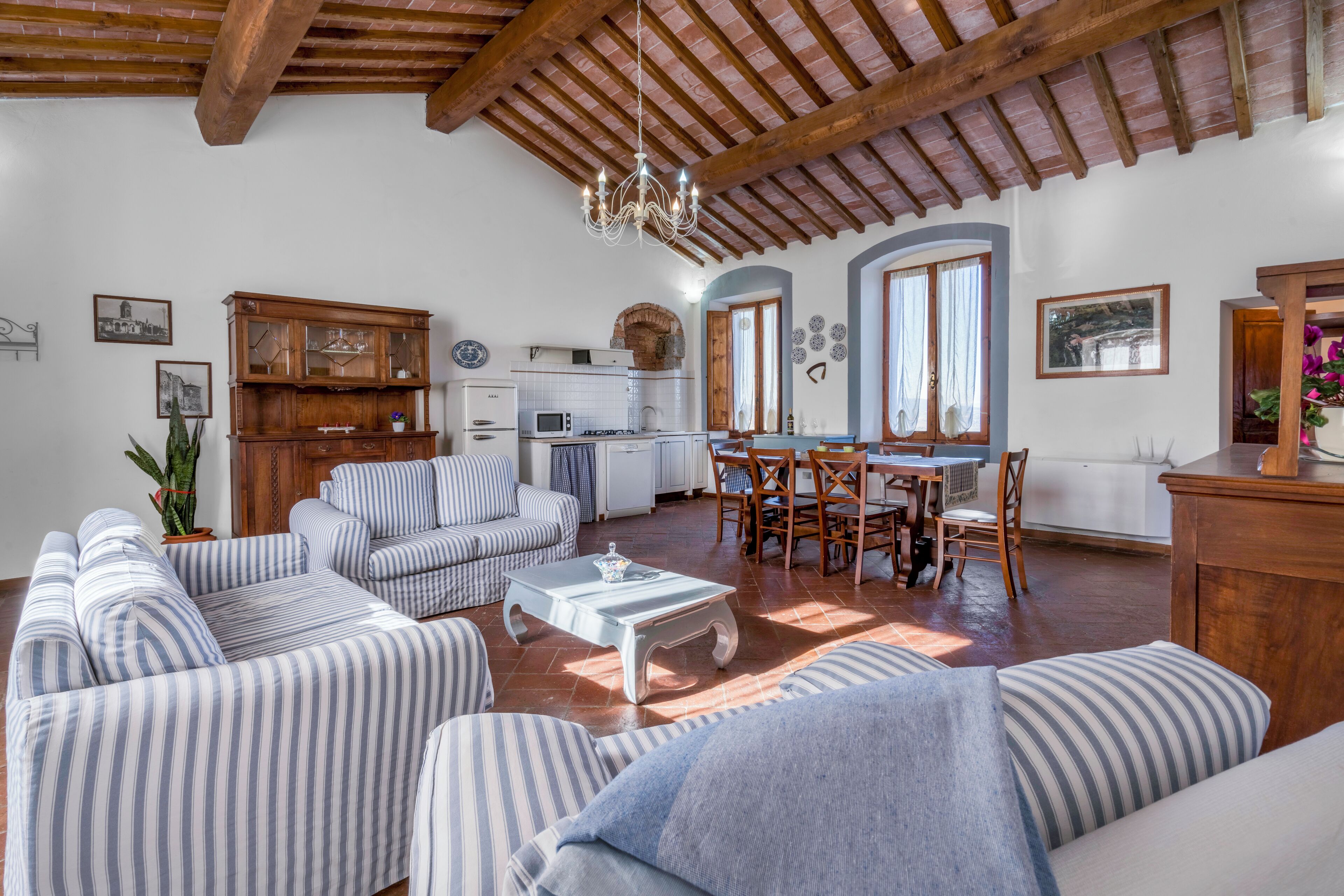 Apartamento Comfort | Sala de estar | Televisor de ecrã plano de 32 polegadas com canais por cabo 