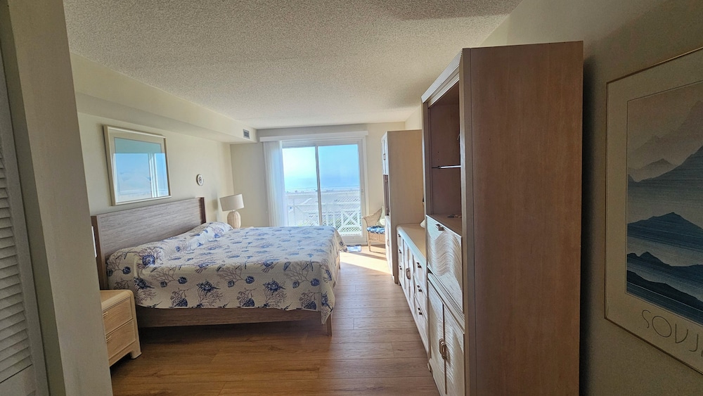 Seapointe Village South Beach oceanfront 3-bed condo in Wildwood Crest ...