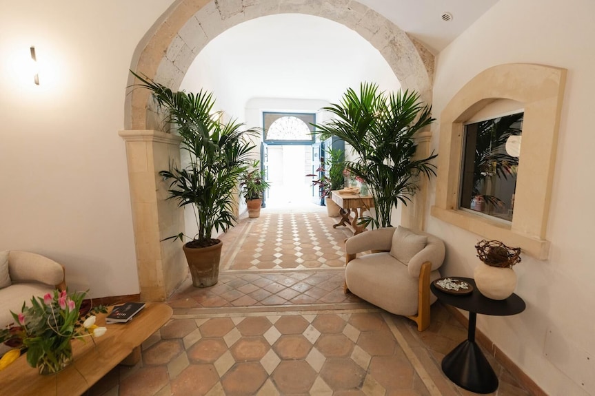 Xenia Apartments - Room 1 - Syracuse