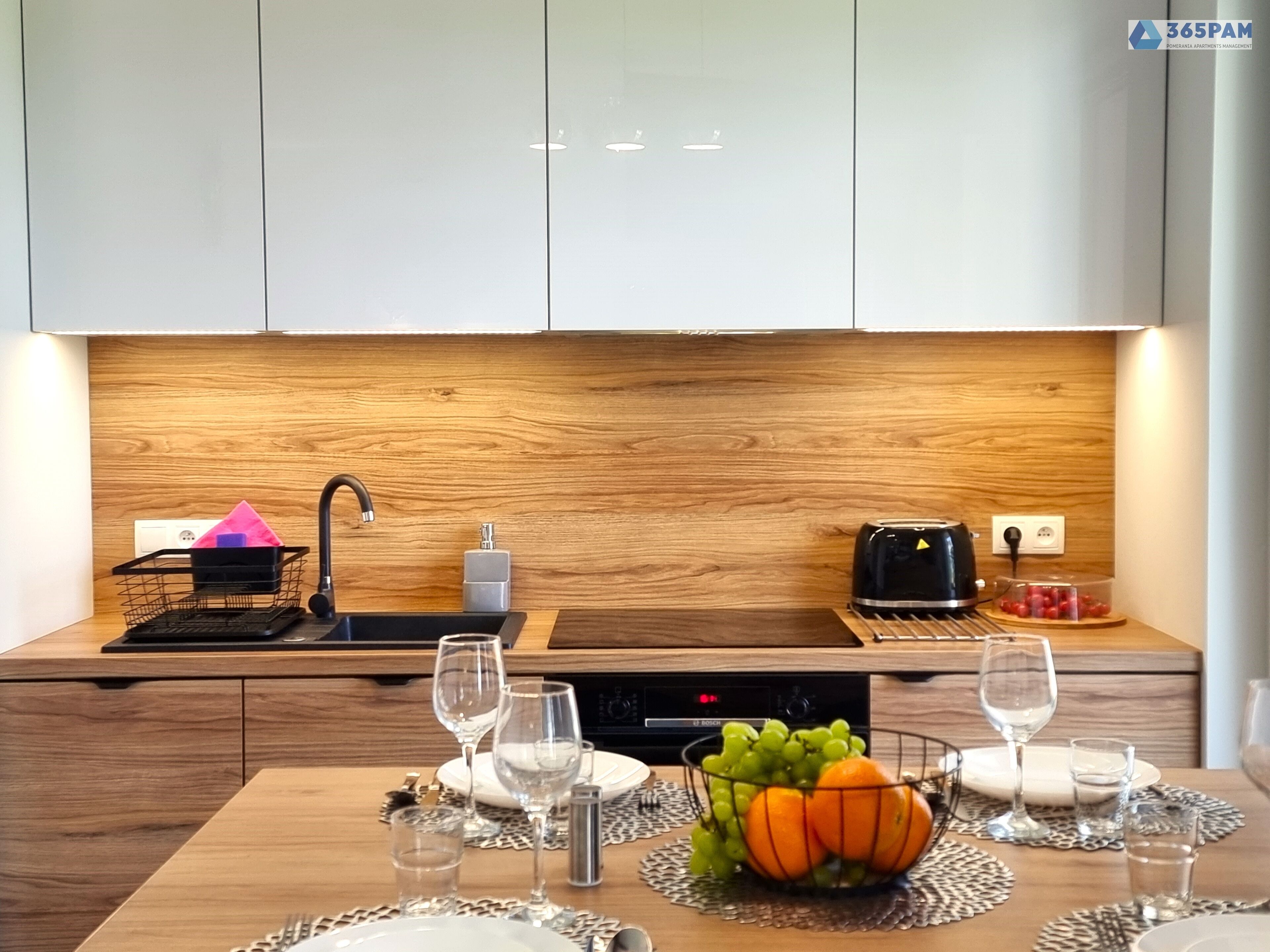 Apartamento Comfort, varanda, vista para o mar | Cozinha privada | Uma cafeteira/bule, um frigorífico, um forno, uma placa de cozinha 