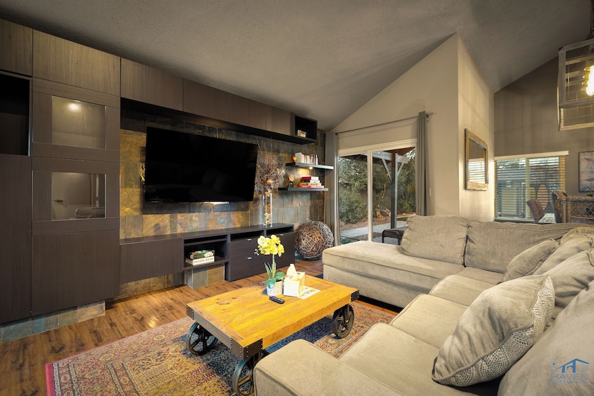 Cozy 4bd House,salt Water Pool & Jacuzzi! 10mins To The Strip, 20mins To Airport - Las Vegas, NV