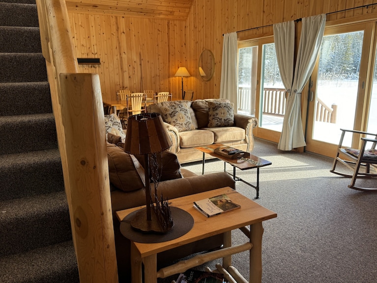 Drummond Island Hotel & Vacation Homes - Pond Cabin 8 - Drummond, MI