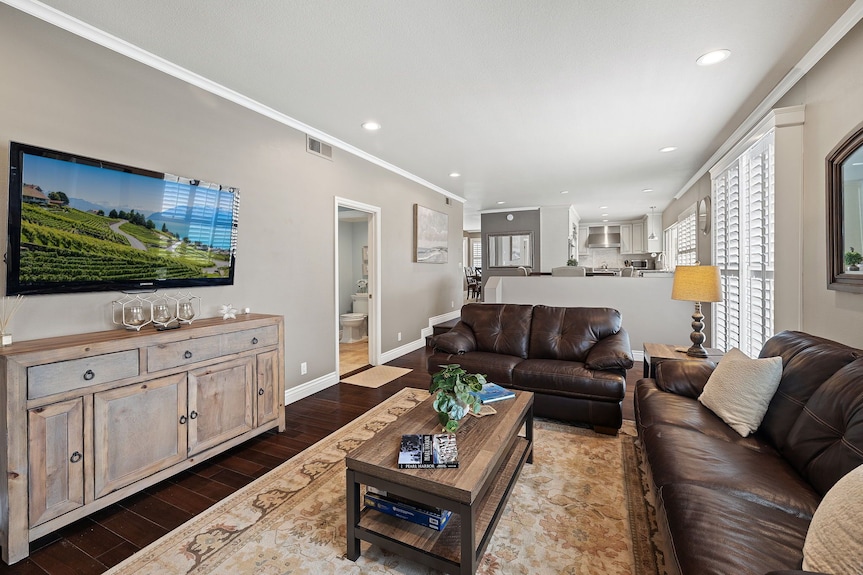 Family Friendly Disney Retreat With A Pool! - Anaheim, CA