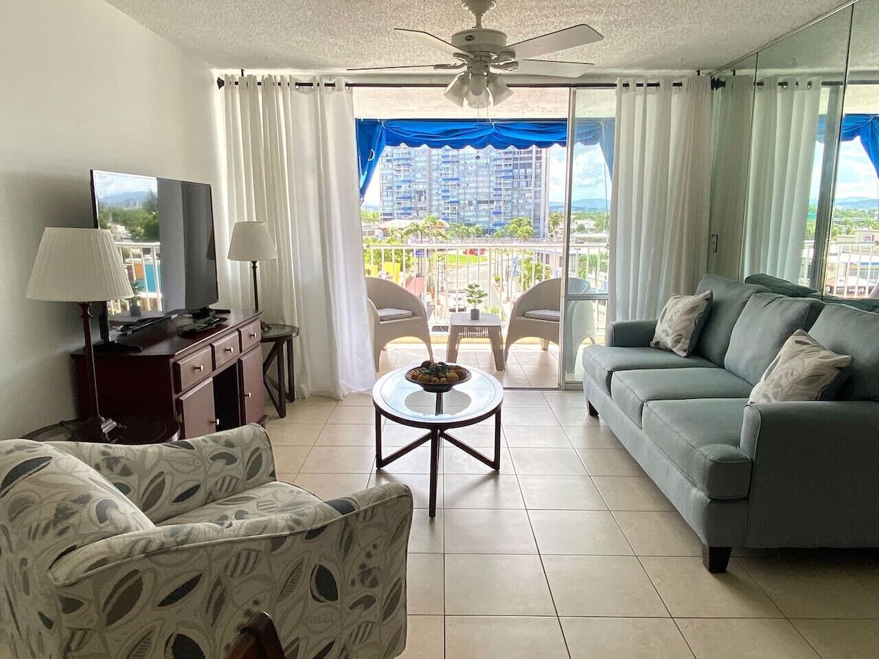 Beachfront Luxury Condo Pool   Walk 2 Eat - San Juan, Puerto Rico