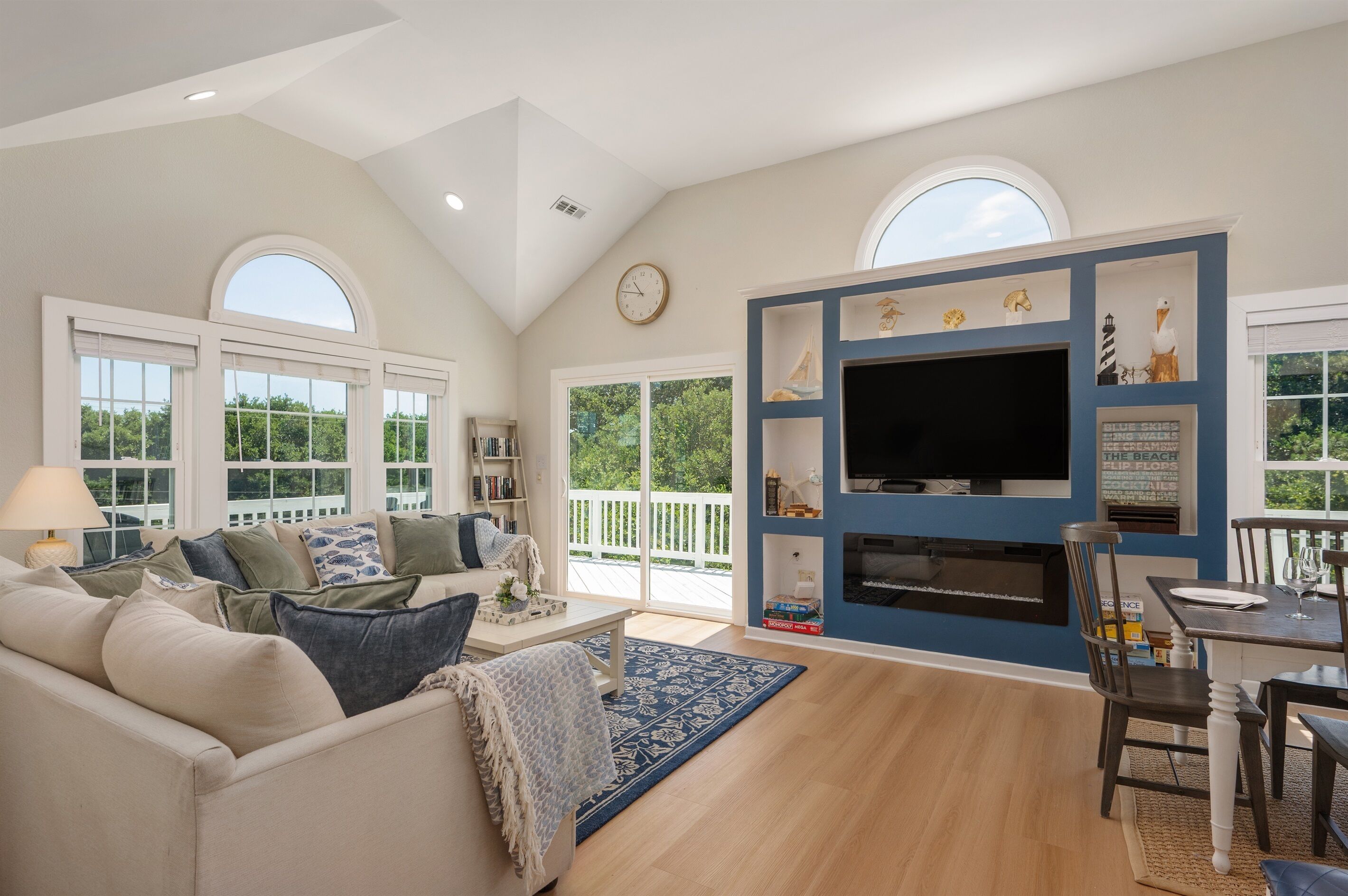 Walk To Beach, Pool, Hot Tub, Dogs Ok, Volleyball - Duck, NC