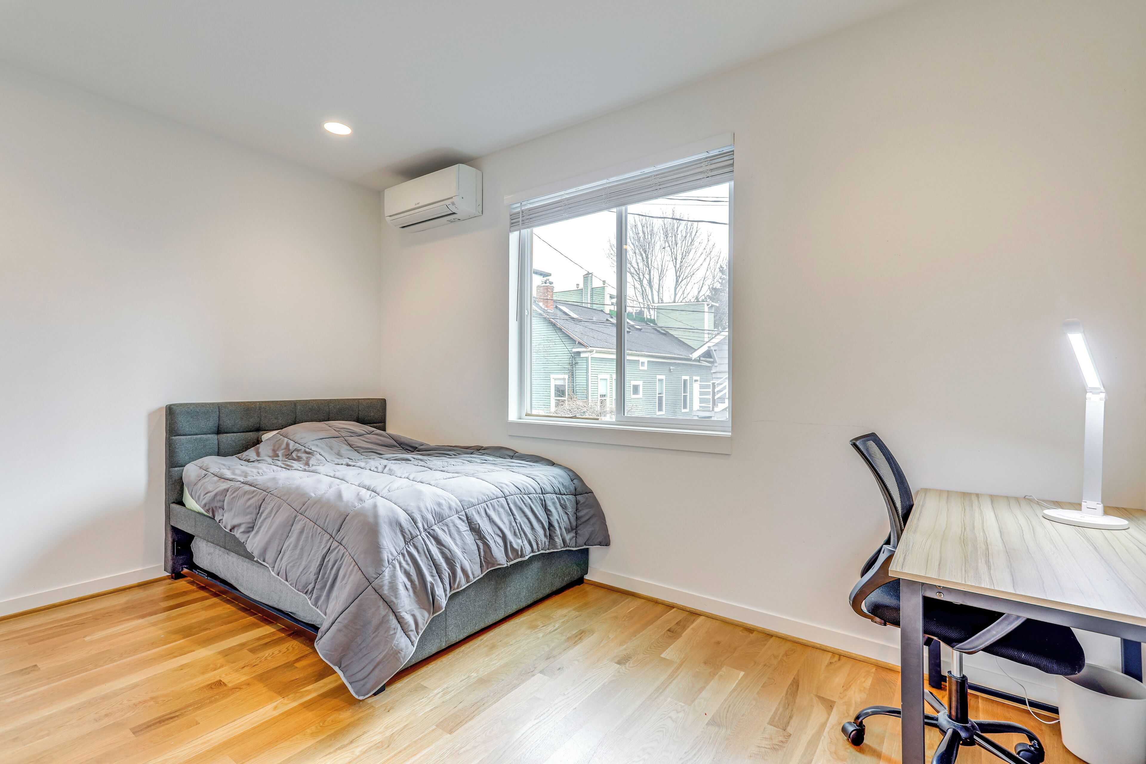 Walk To Uw: Townhome W/ Rooftop Patio! - Seattle, WA