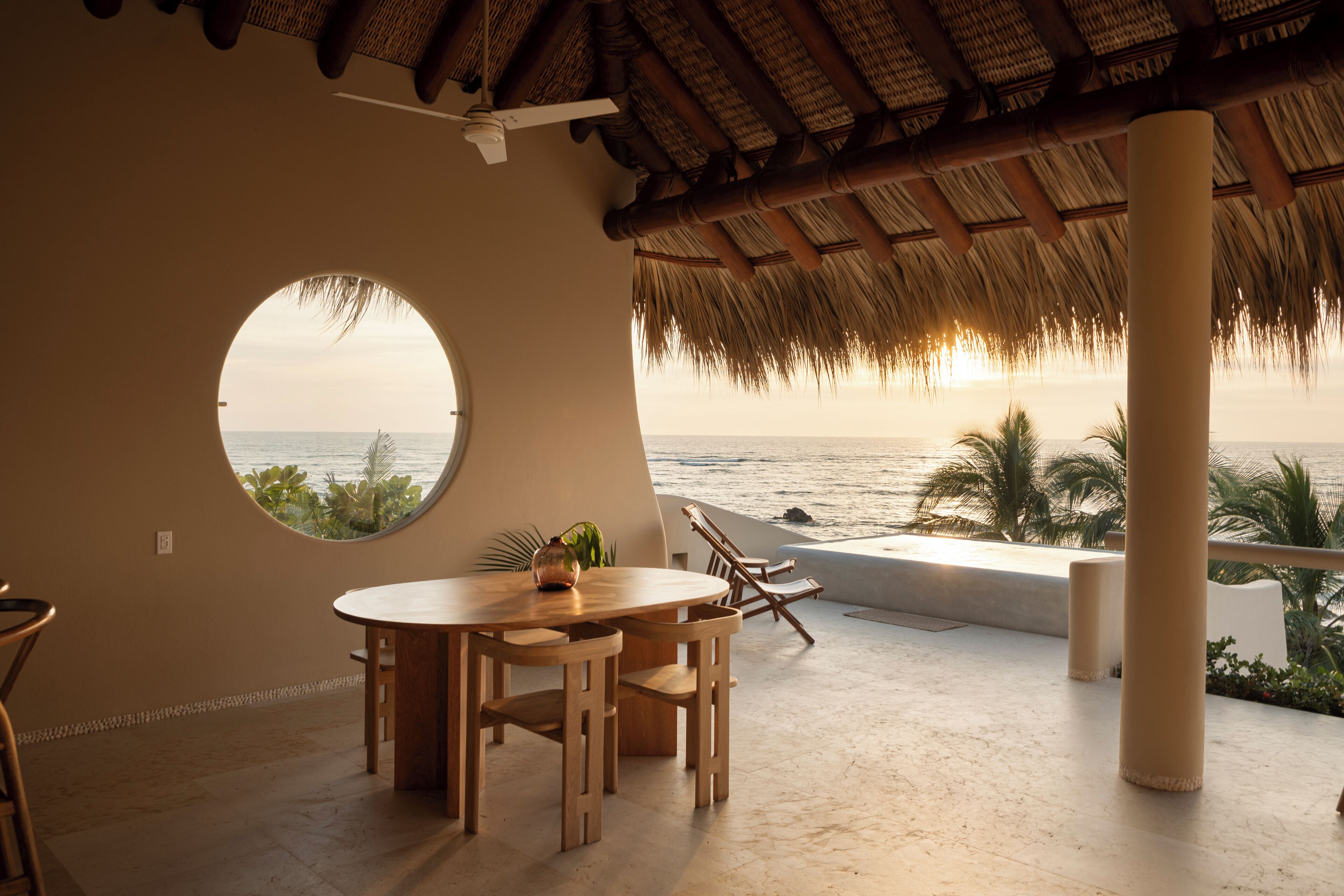 Apartamento de Luxo em Condomínio Fechado, 3 quartos, varanda, vista para a praia | Sala de jantar