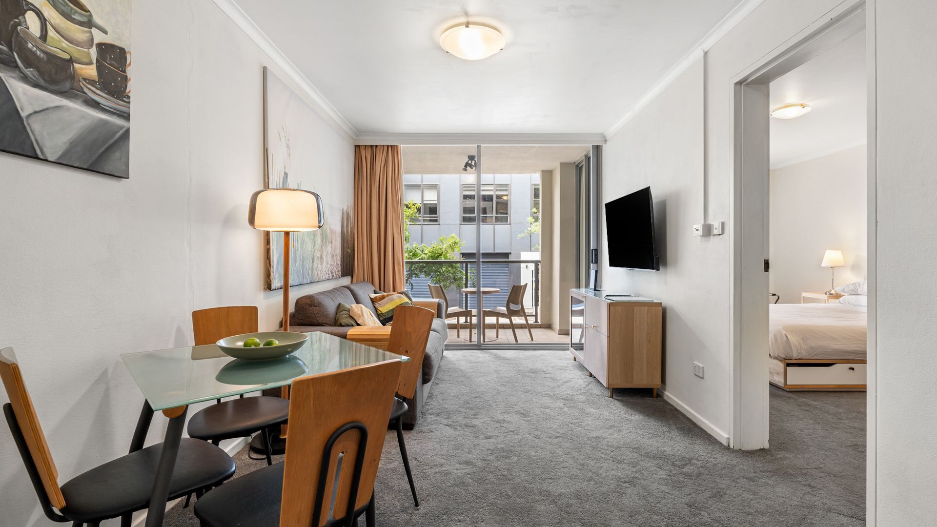 Central Sydney Apartment With Pool, Gym & Parking - Willoughby