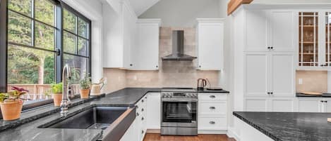 Casa superluxo, banheiro privativo (Mattituck Luxury Estate) | Cozinha compartilhada