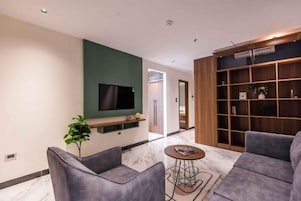 Quarto casal superluxo, 1 quarto, sacada | Frigobar, escrivaninha, Wi-Fi de cortesia, roupa de cama
