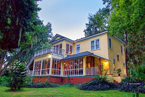 Oakland Manor House - Winter Garden, FL