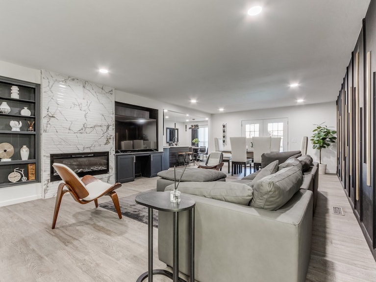 Spacious Luxury House W/ Pool & Guest House 12 Min From Downtown Okc - Oklahoma City, OK