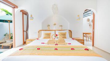 Vila, 1 quarto, piscina particular | Escrivaninha, espaço de trabalho para notebook