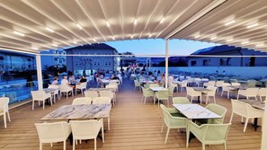 Bar à beira da piscina
